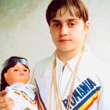Nadia Comﾄハeci The World S Best Gymnast 40 Years Later